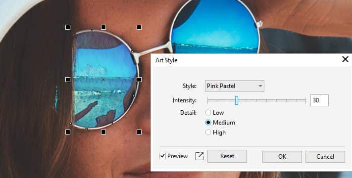 Applying effects with interactive lenses - Corel Discovery Center