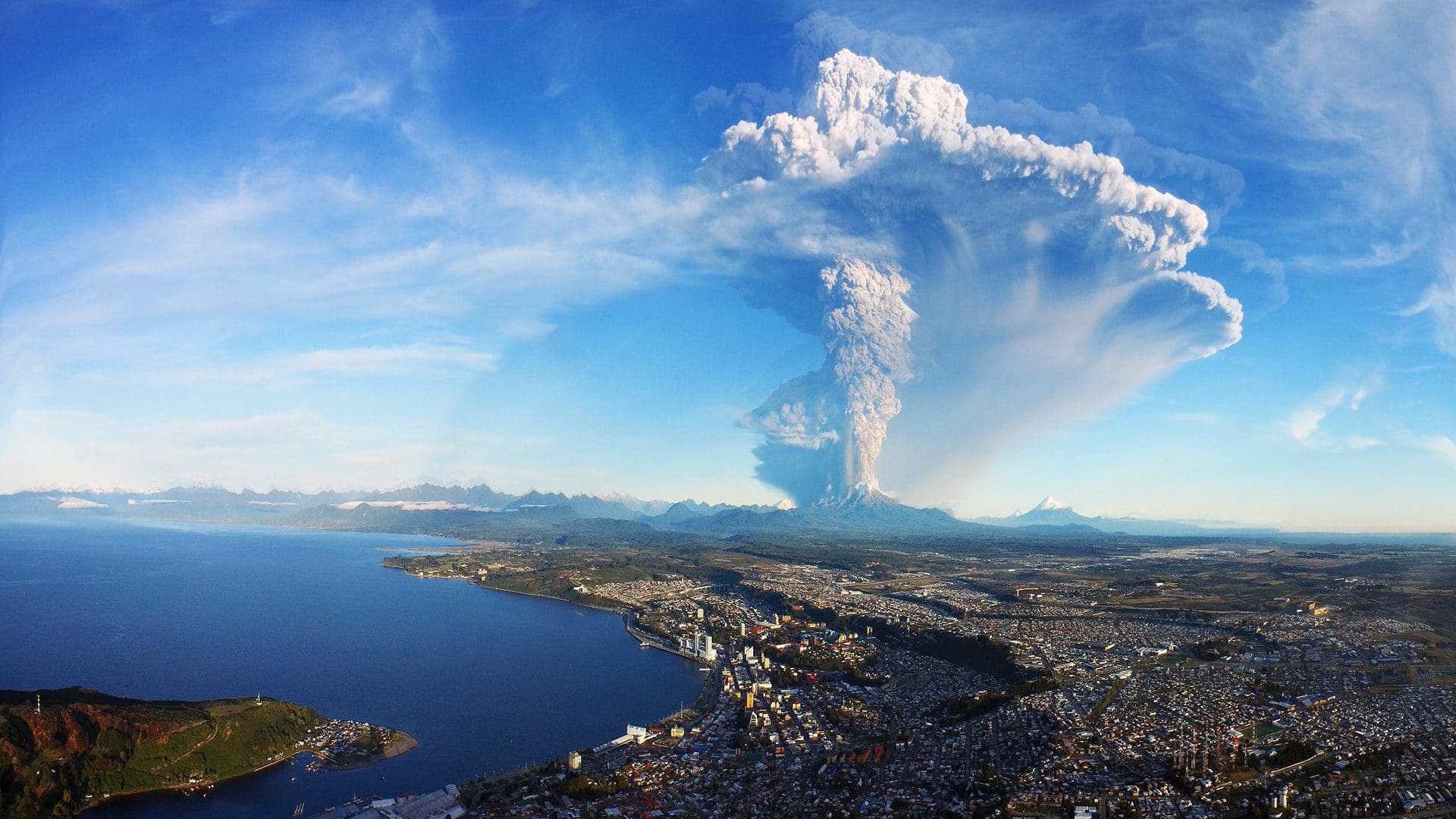 volcano smoking - Corel Discovery Center